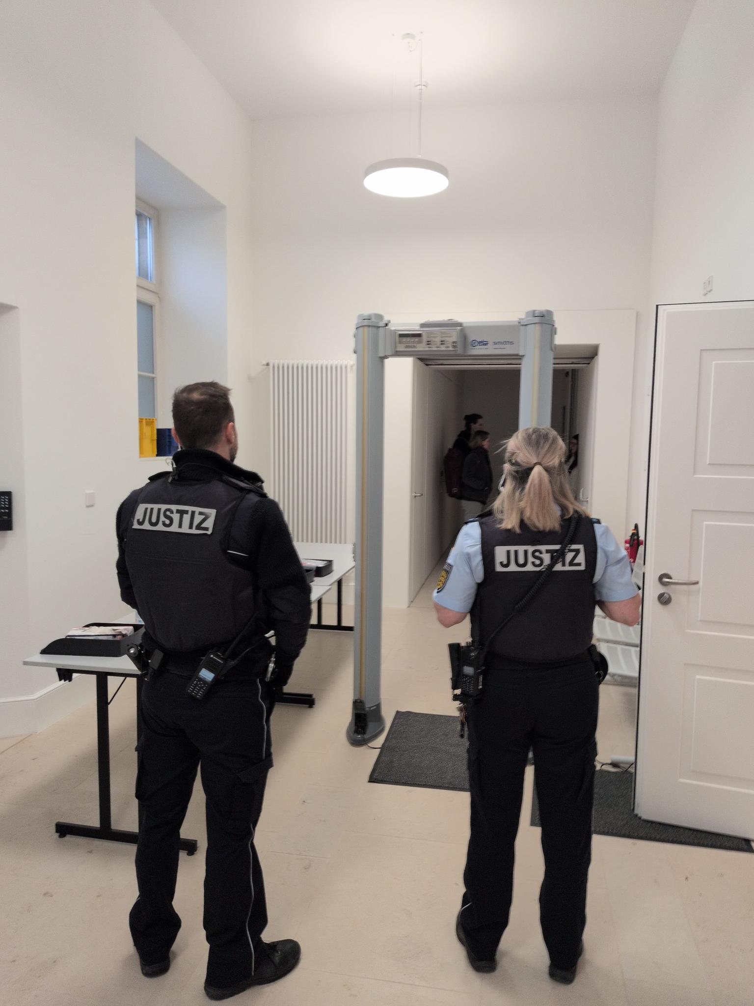 Bentik vom Amtsgericht Freiburg zu Arbeitsstunden verurteilt | Radio ...
